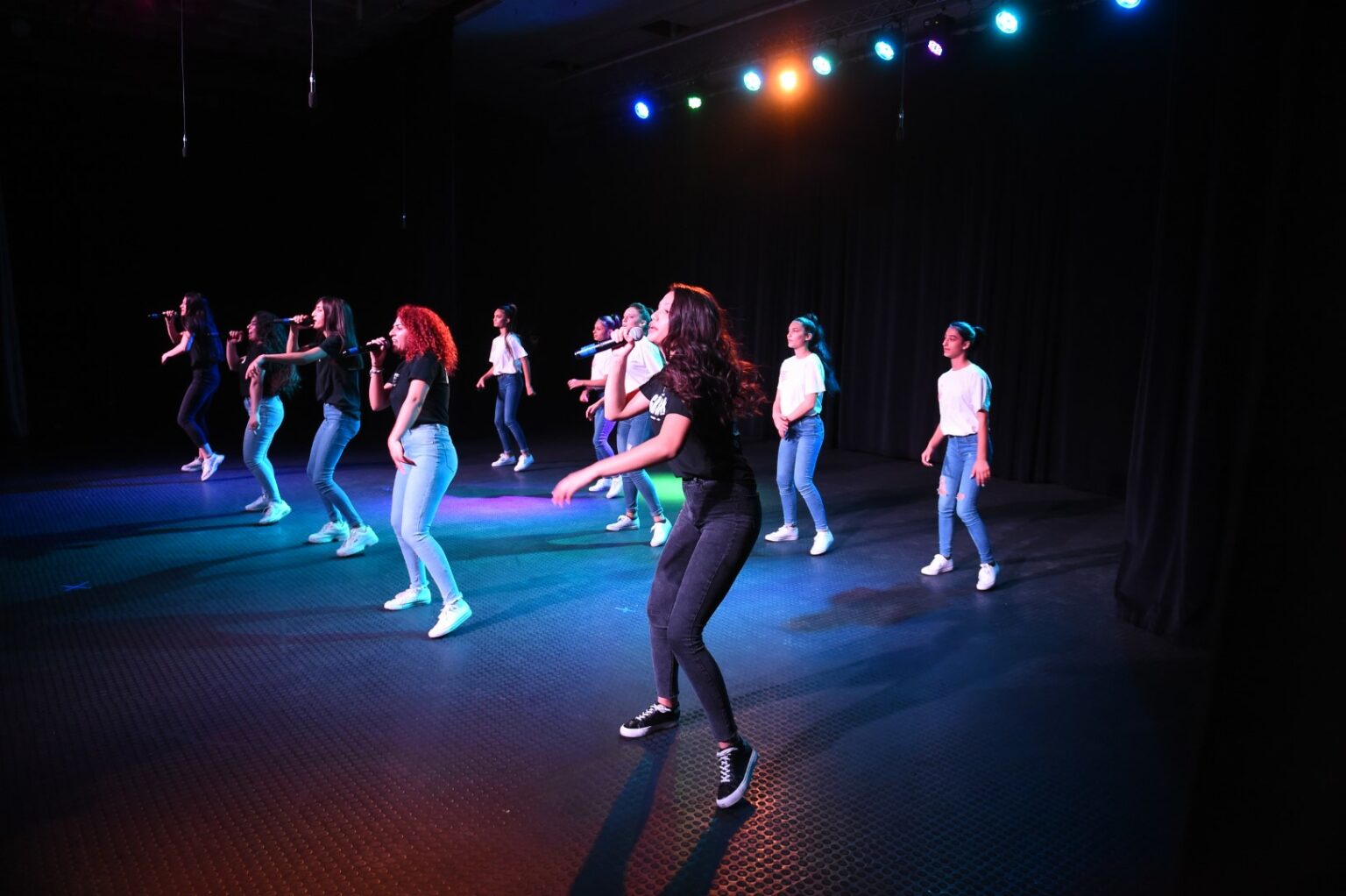 Prva ženska romska grupa Pretty Loud ruši stereotipe