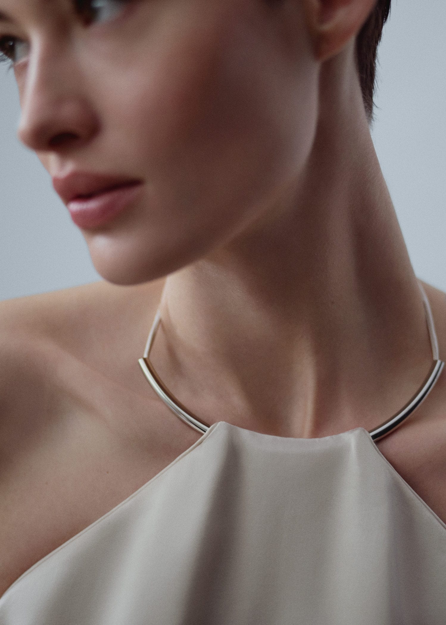 Ovo je statement haljina iz Manga za večernje kombinacije